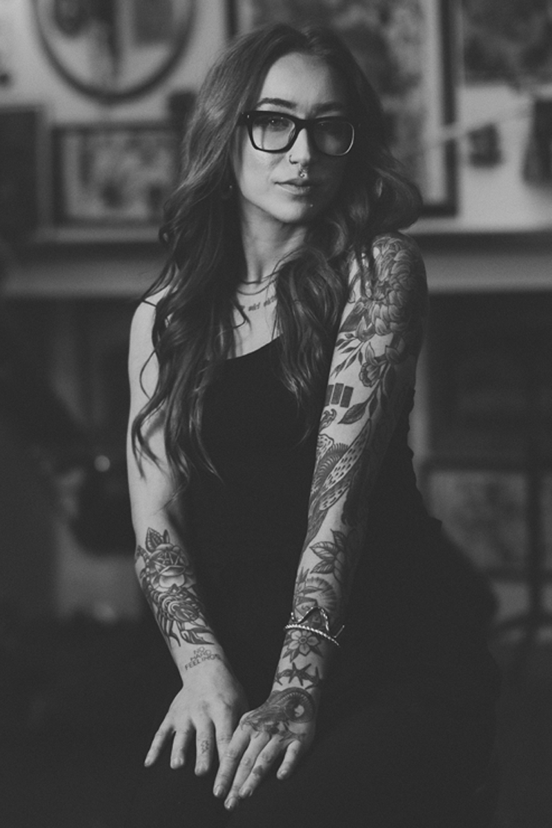 Violet De La Vega – Kustom Thrills